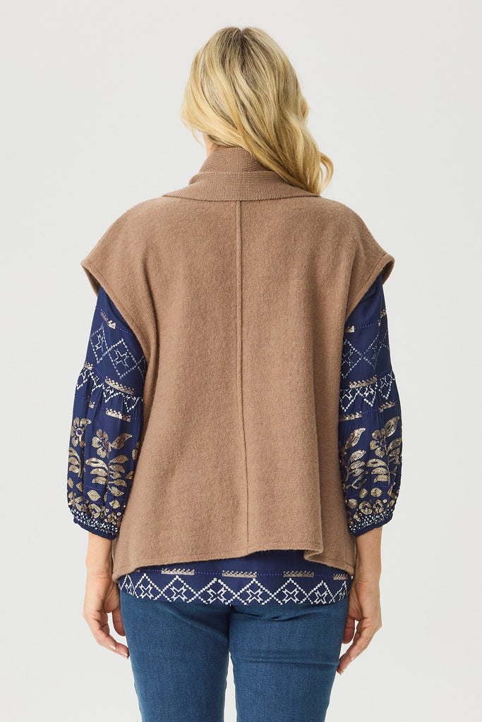 Shop Deakin E2E Short Vest in Mocha – Fella Hamilton