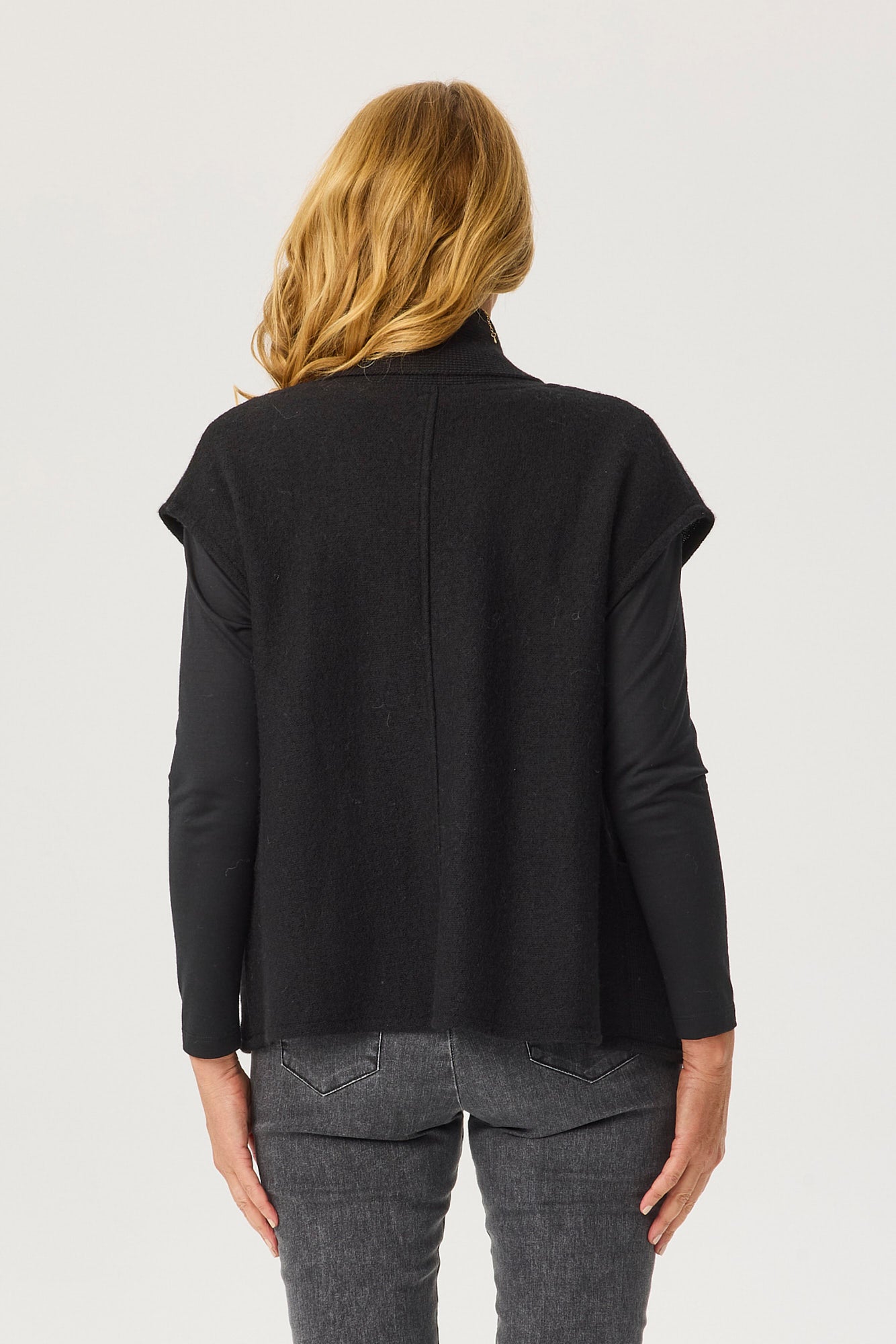 Shop Deakin E2E Short Vest in Black – Fella Hamilton