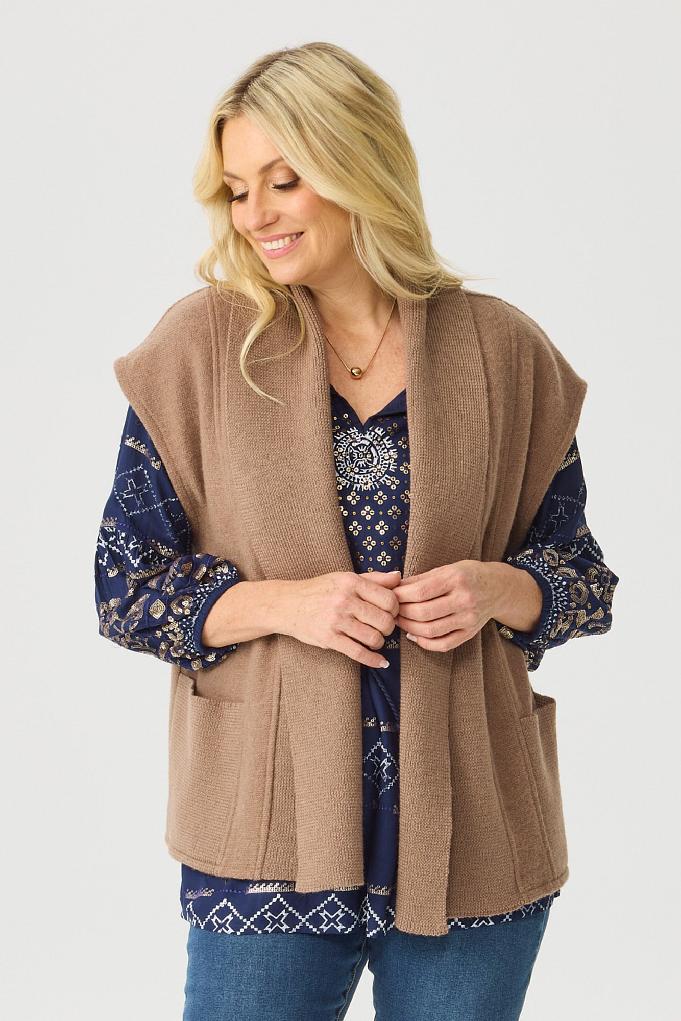 Shop Deakin E2E Short Vest in Mocha – Fella Hamilton