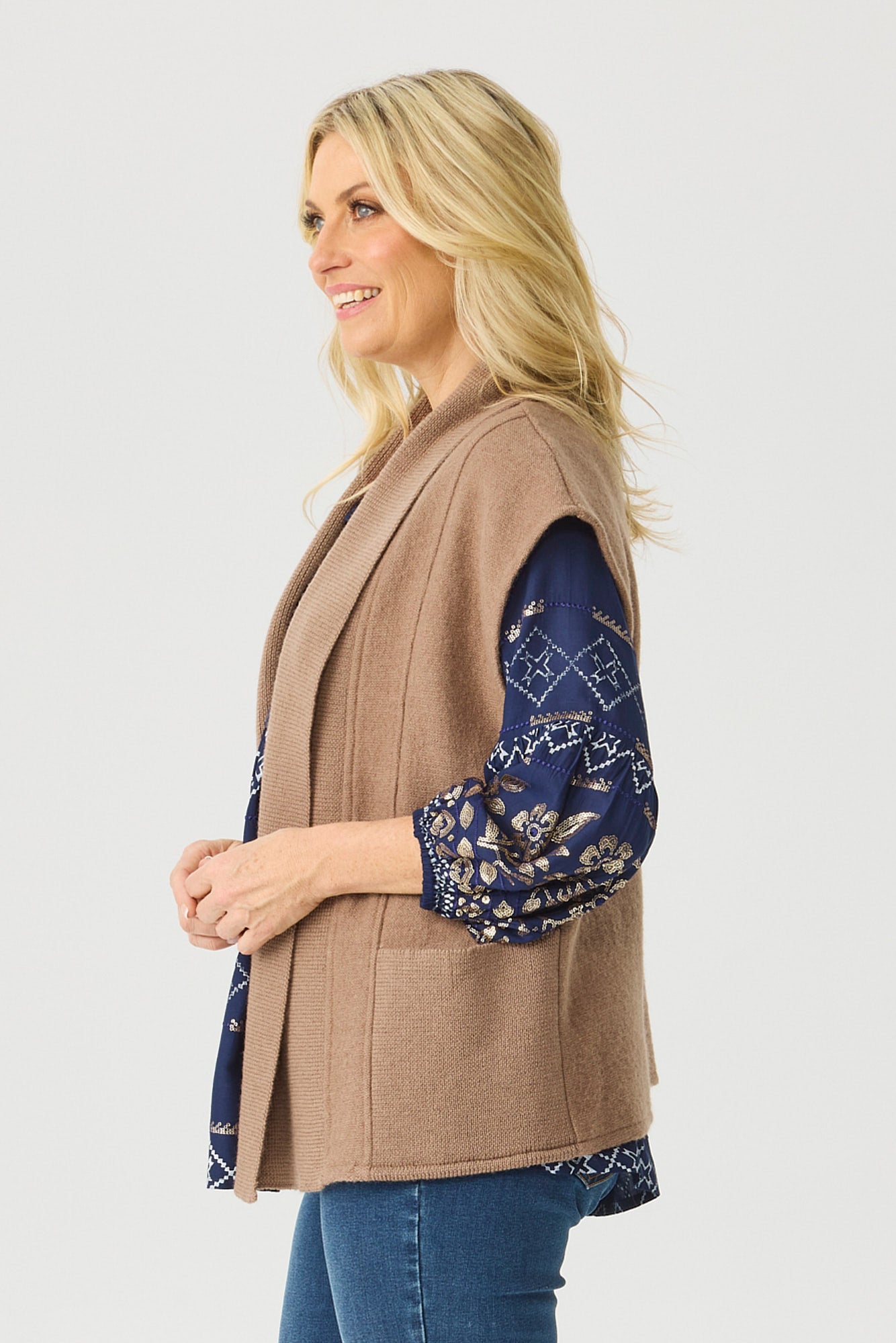 Shop Deakin E2E Short Vest in Mocha – Fella Hamilton